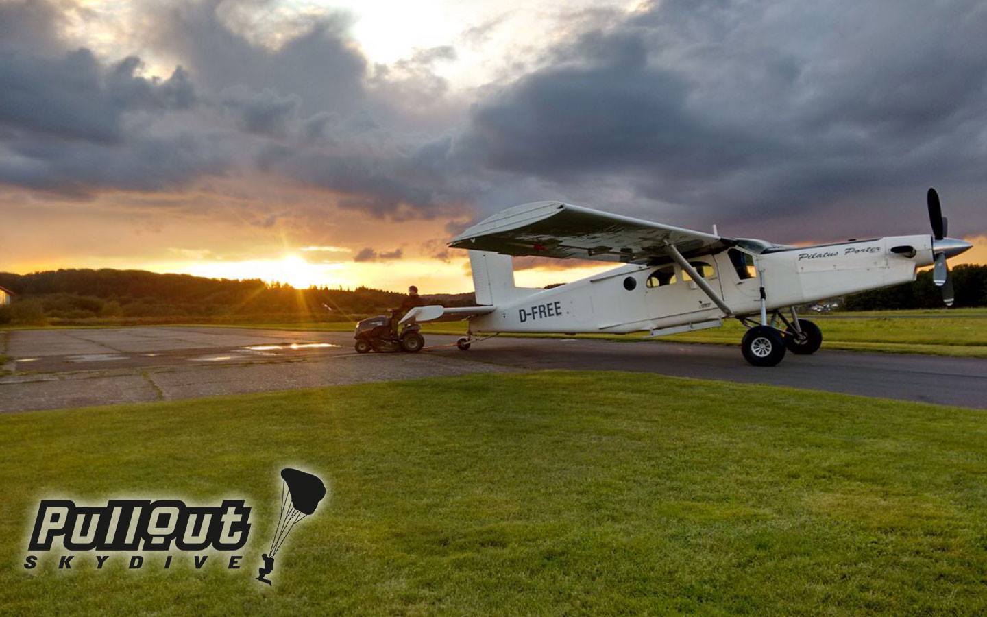 Pullout Skydive - Dropzones and Tunnels.com